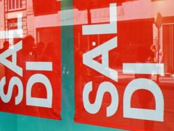 Tutti in fila per i saldi, ai Gigli stamani in 1.200 in attesa, a ...