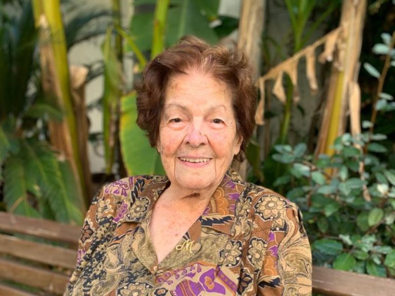 Una pergamena per i 100 anni della maestra Maria Posi a Massarosa