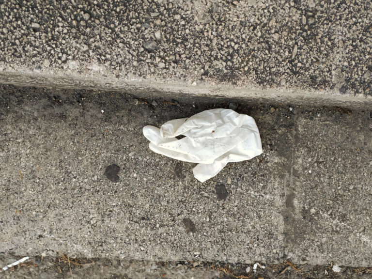 Ha un guanto con dentro l'hashish, arrestato - gonews.it