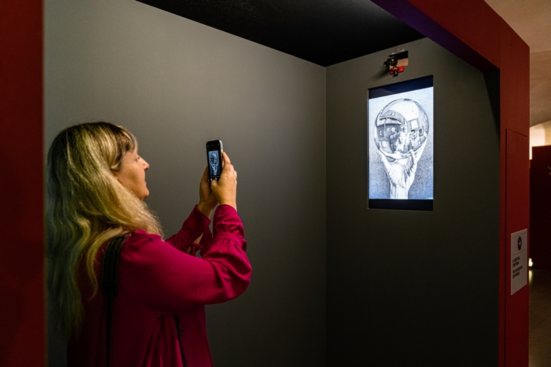 Escher Firenze, grande mostra con 200 opere al Museo degli Innocenti