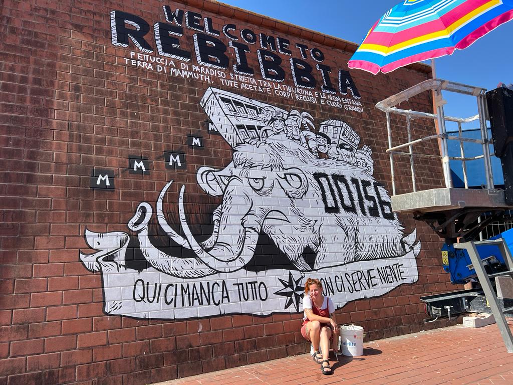 Artista toscana restaura il Mammuth di Rebibbia firmato Zerocalcare