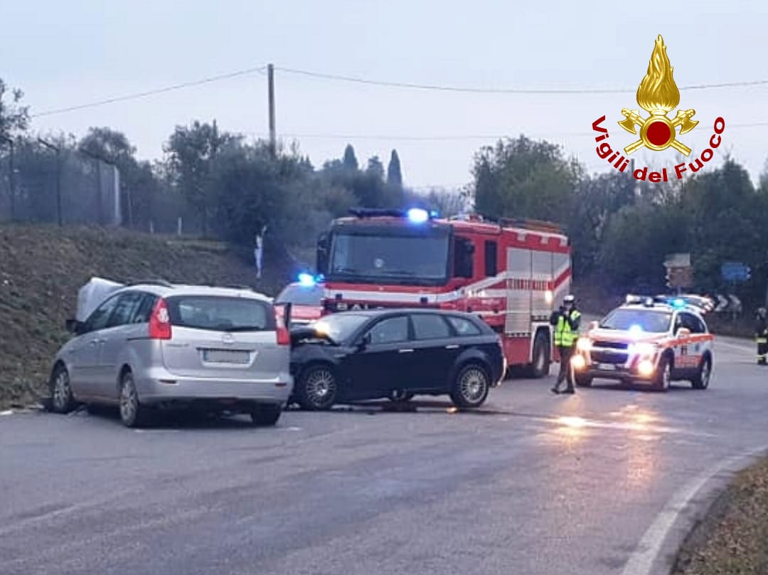 Scontro frontale tra due auto a Castelfranco, feriti i conducenti - gonews.it