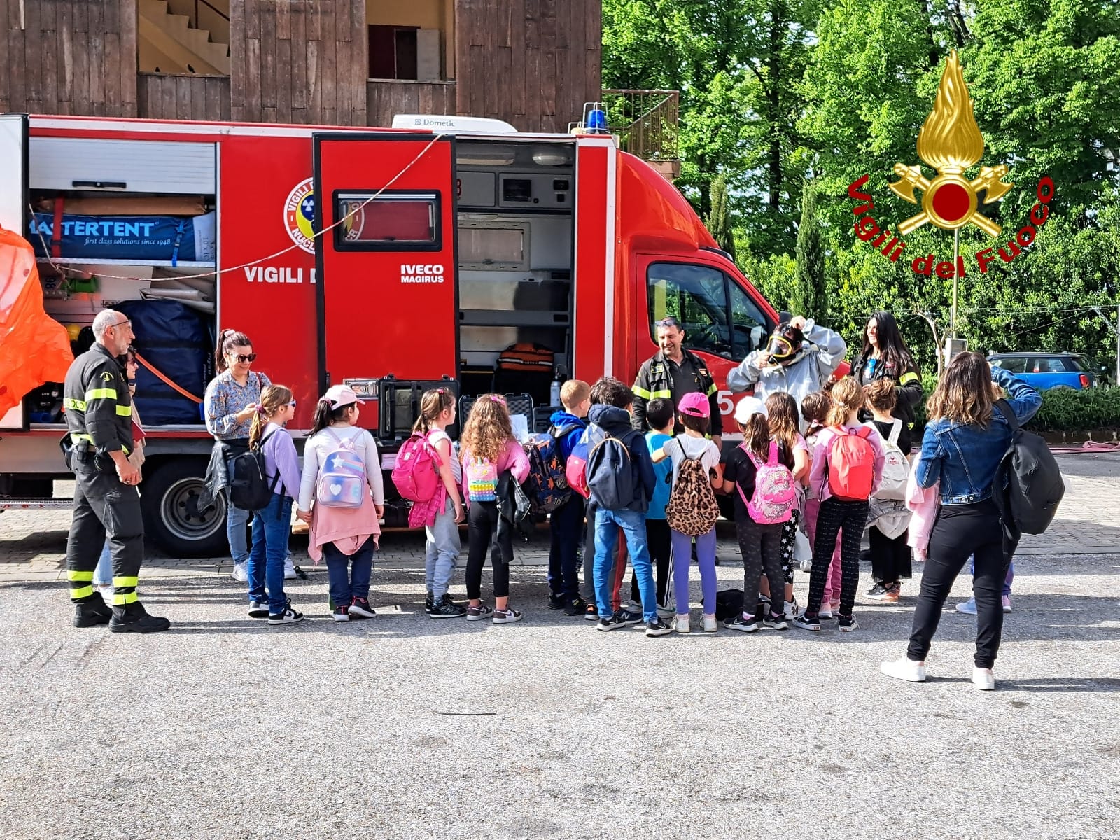 Giornata della Solidarietà, i vigili del fuoco 'ospitano' i cento alunni della 'Scuola Primaria ...