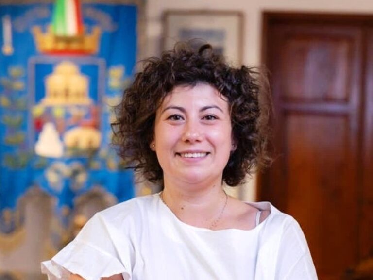 Consiglio comunale a Empoli: una luce celeste e rosa per illuminare la ...