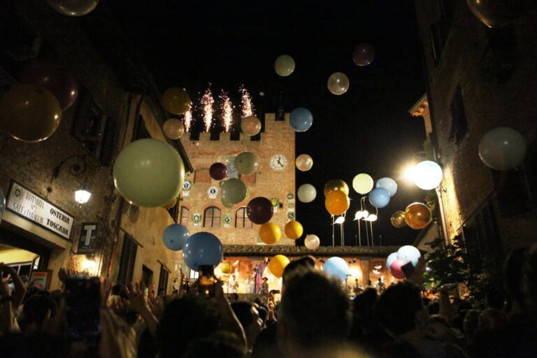 Un borgo medioevale diventa palcoscenico: a Certaldo torna Mercantia ...